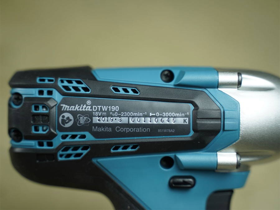 Máy siết bu lông dùng pin 18V Makita DTW190RFJX - META.vn