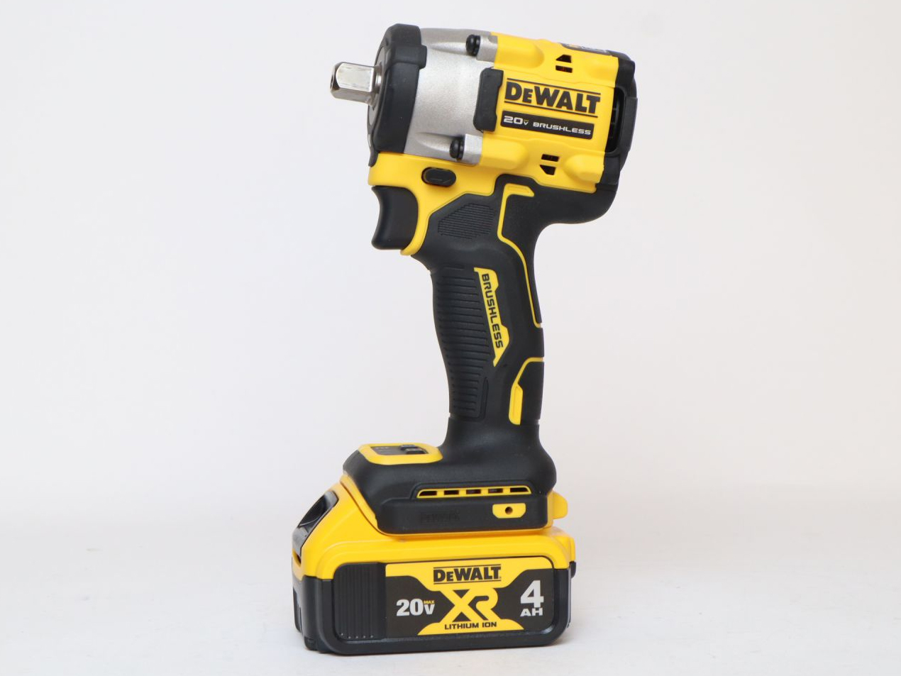Máy siết bu lông dùng pin 20V Max DeWalt DCF922M2 - META.vn